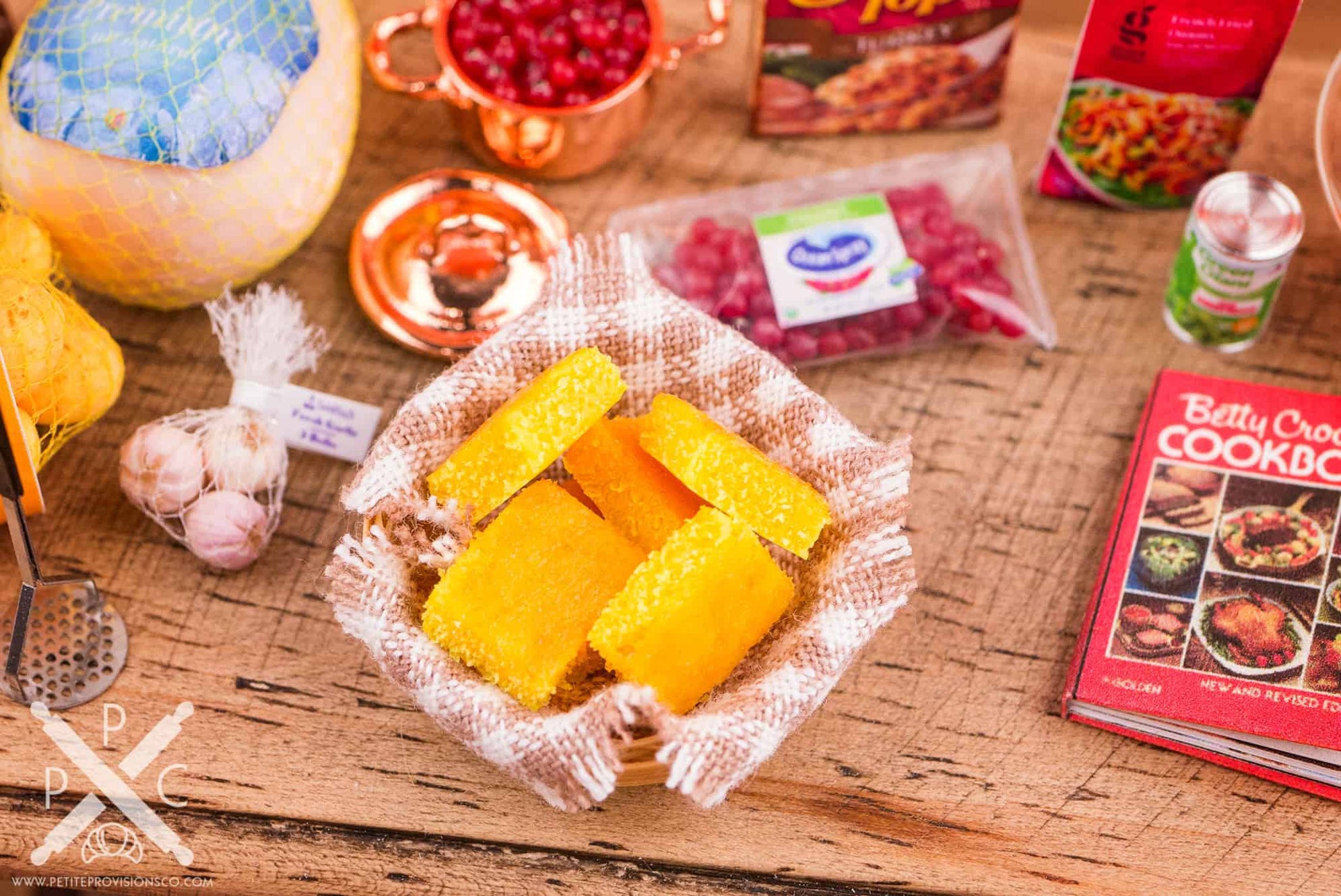 Basket of Cornbread– The Petite Provisions Co.