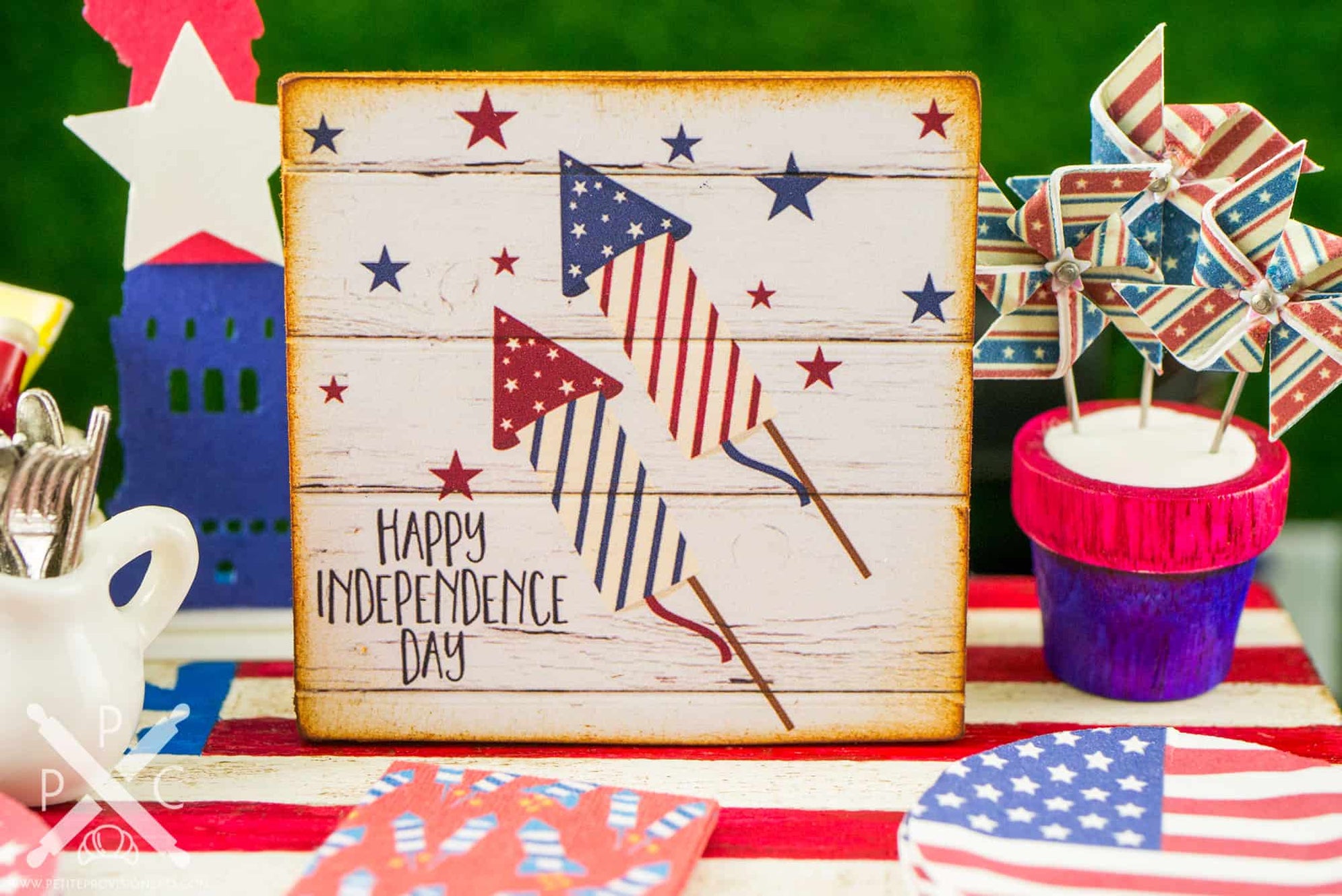 Happy Independence Day Firecrackers Sign– The Petite Provisions Co.